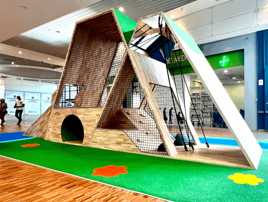 Volcanic play area - Shopping Centre Cora - Galimmo - Bleu et associés