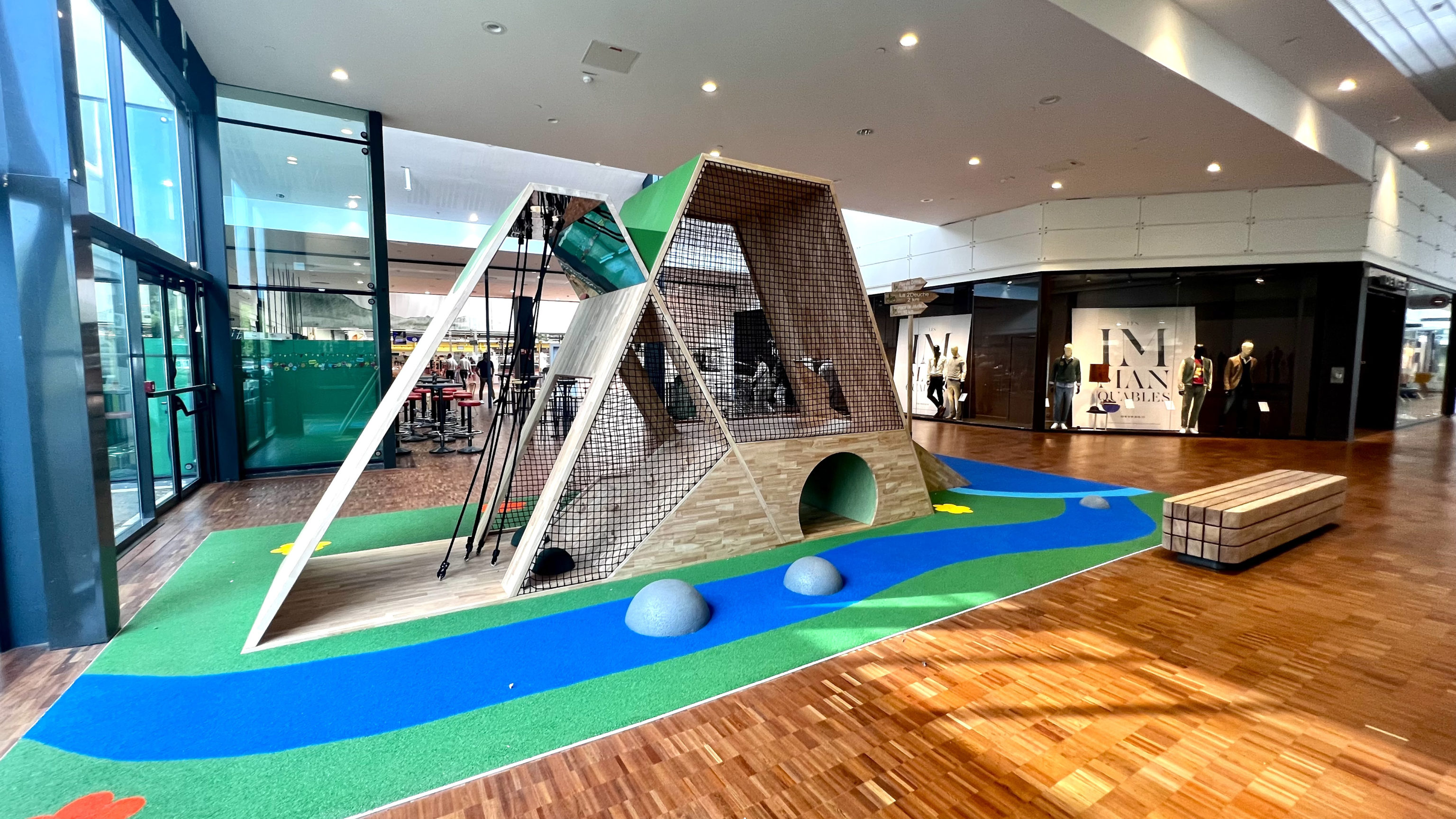 Volcanic play area - Shopping Centre Cora - Galimmo - Bleu et associés