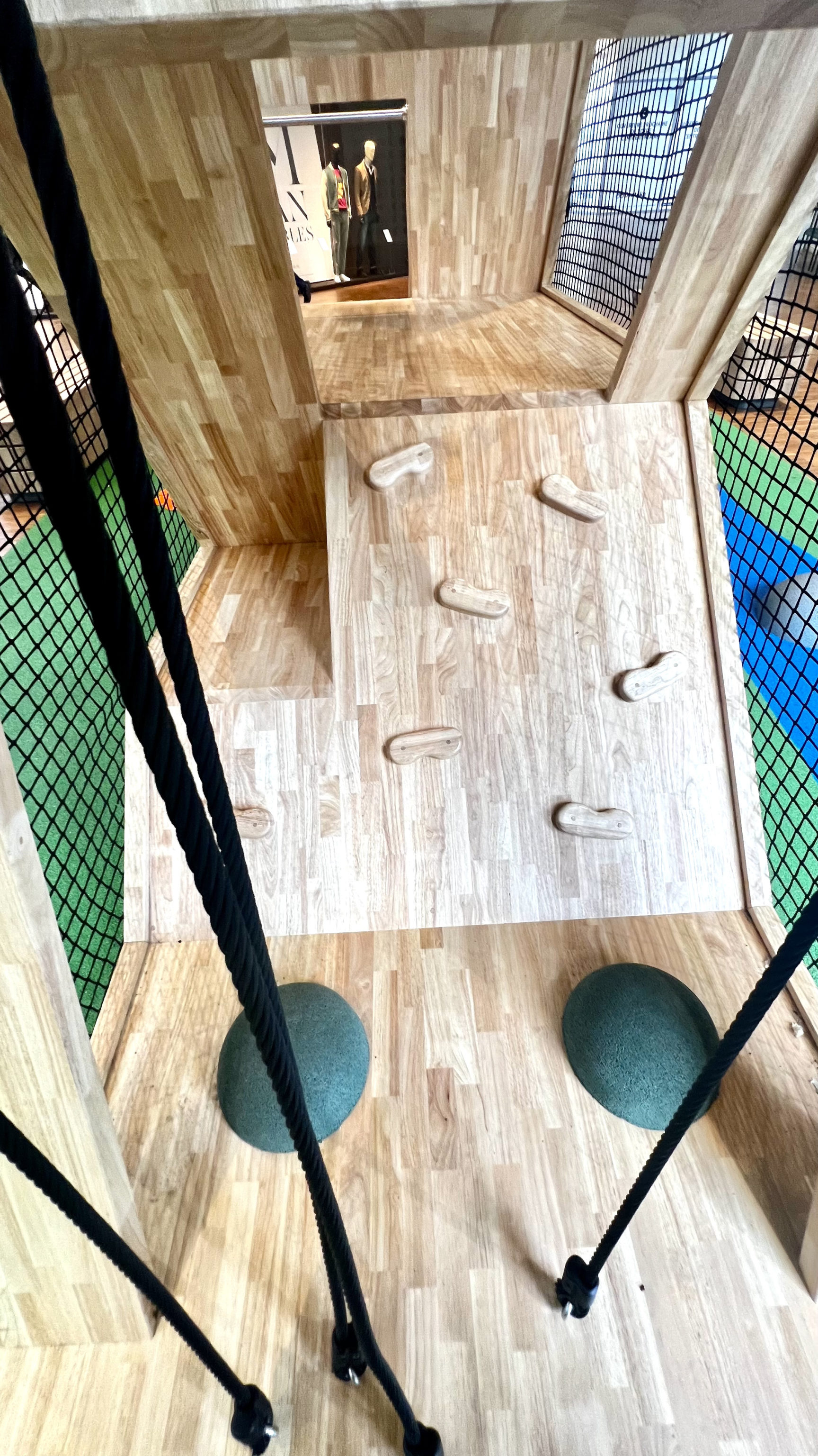 Espace enfants volcanique - Centre Commercial Cora Galimmo - Bleu et ...